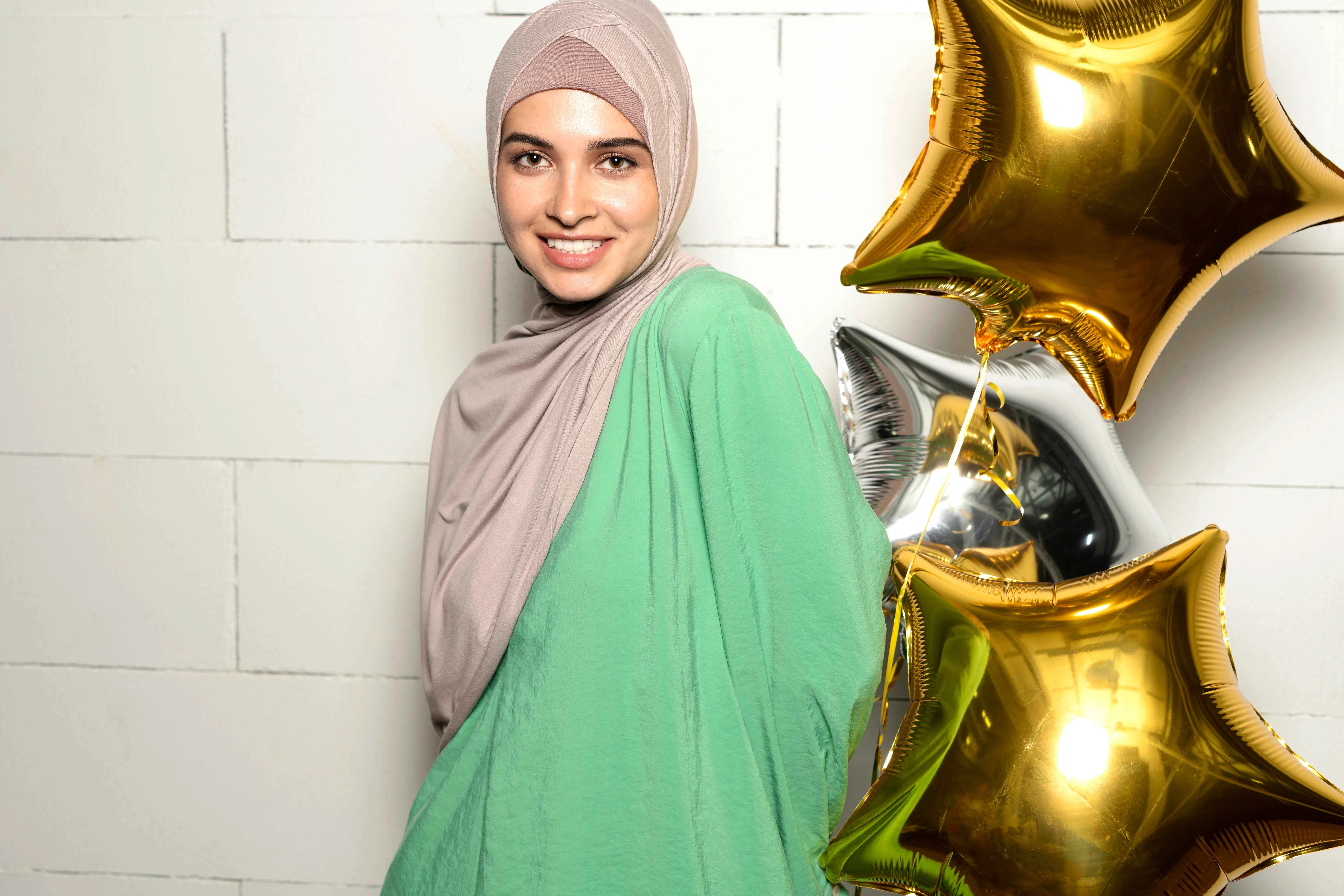 Baju Sage Cocok dengan Jilbab Warna Apa? Inspirasi Padu Padan Warna Elegan